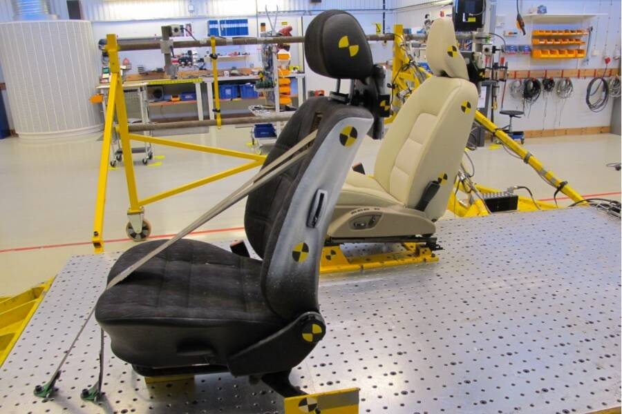 Uchwyt samochodowy na zagłówek z europejskie normą bezpieczeństwa (ECE ...